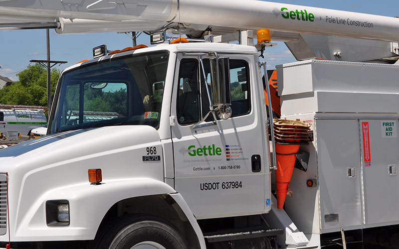 Careers-Pole-Line-Truck - Gettle